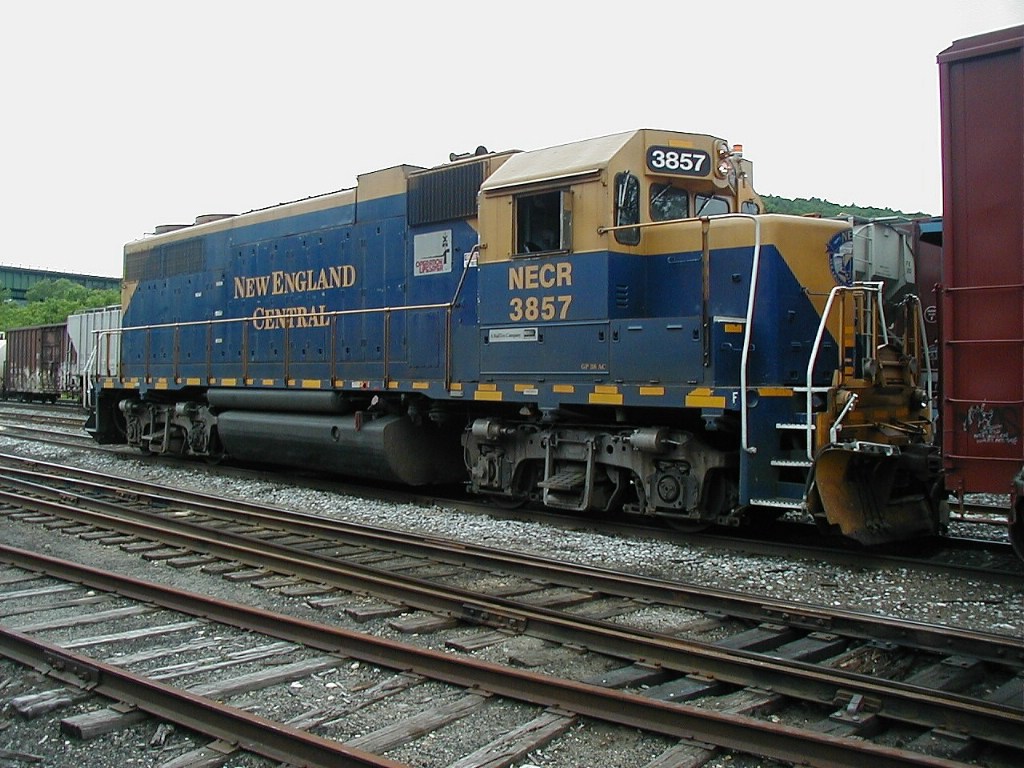NECR 3857 idling in yard